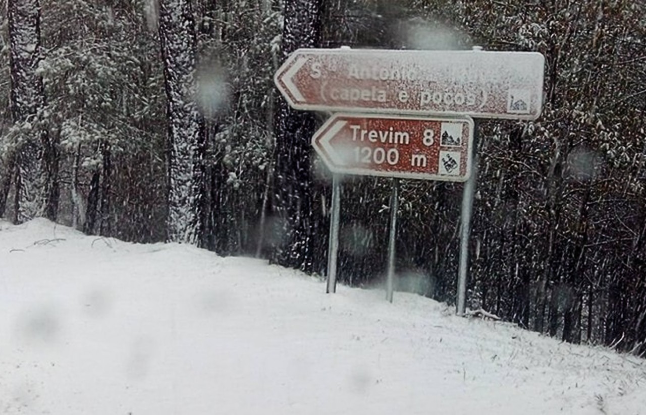 Trânsito cortado nas estradas da Lousã devido à queda de neve - Região ...