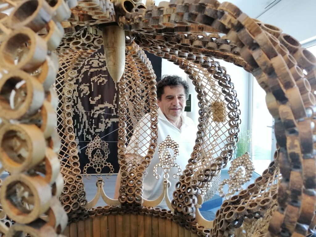 Dos anéis de cana nascem peças surpreendentes na Batalha - Região de Leiria