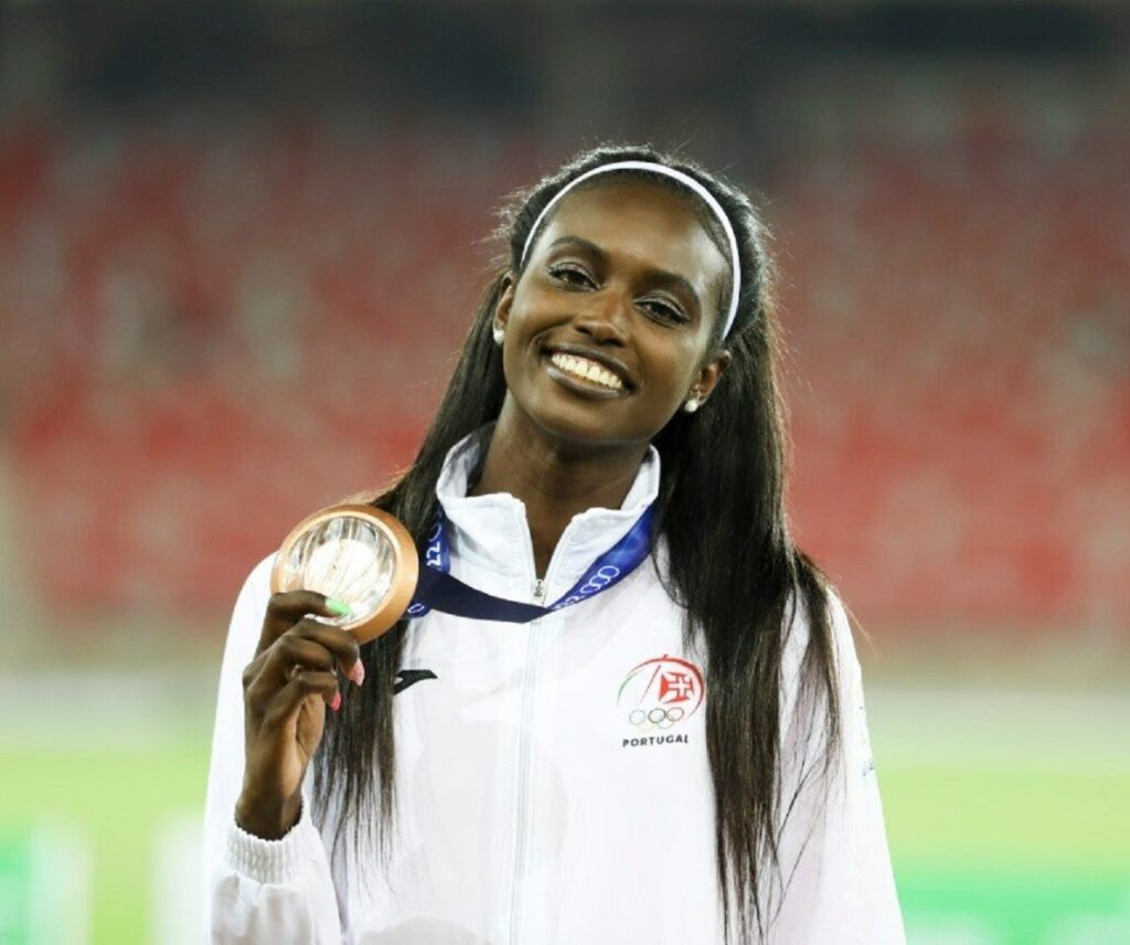 Evelise Veiga conquista bronze no salto em comprimento nos Jogos do ...