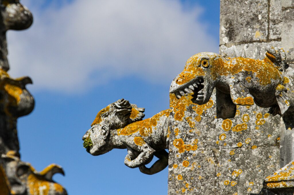Pintura da Roménia, filarmónicas, coro, música da Disney e visitas às ...