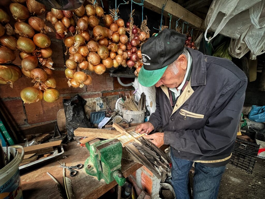 David Grilo e a arte de fazer abanadores com penas de gaivota no ...
