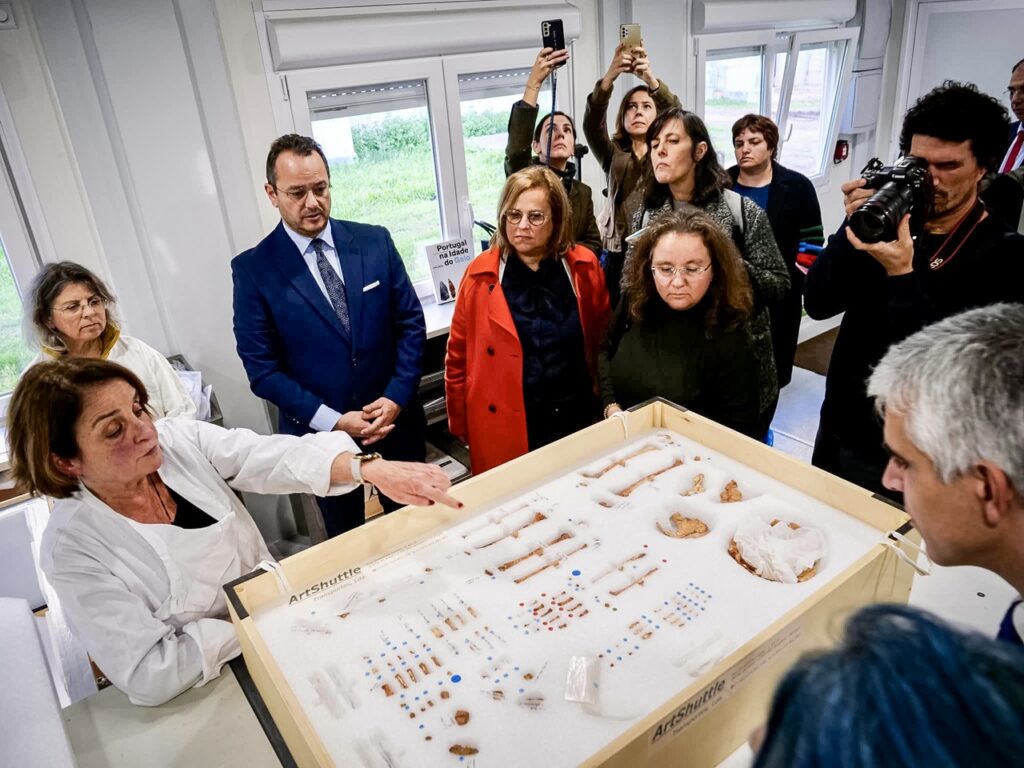 Criança do Lapedo: 25 anos depois, uma janela para olharmos para nós ...